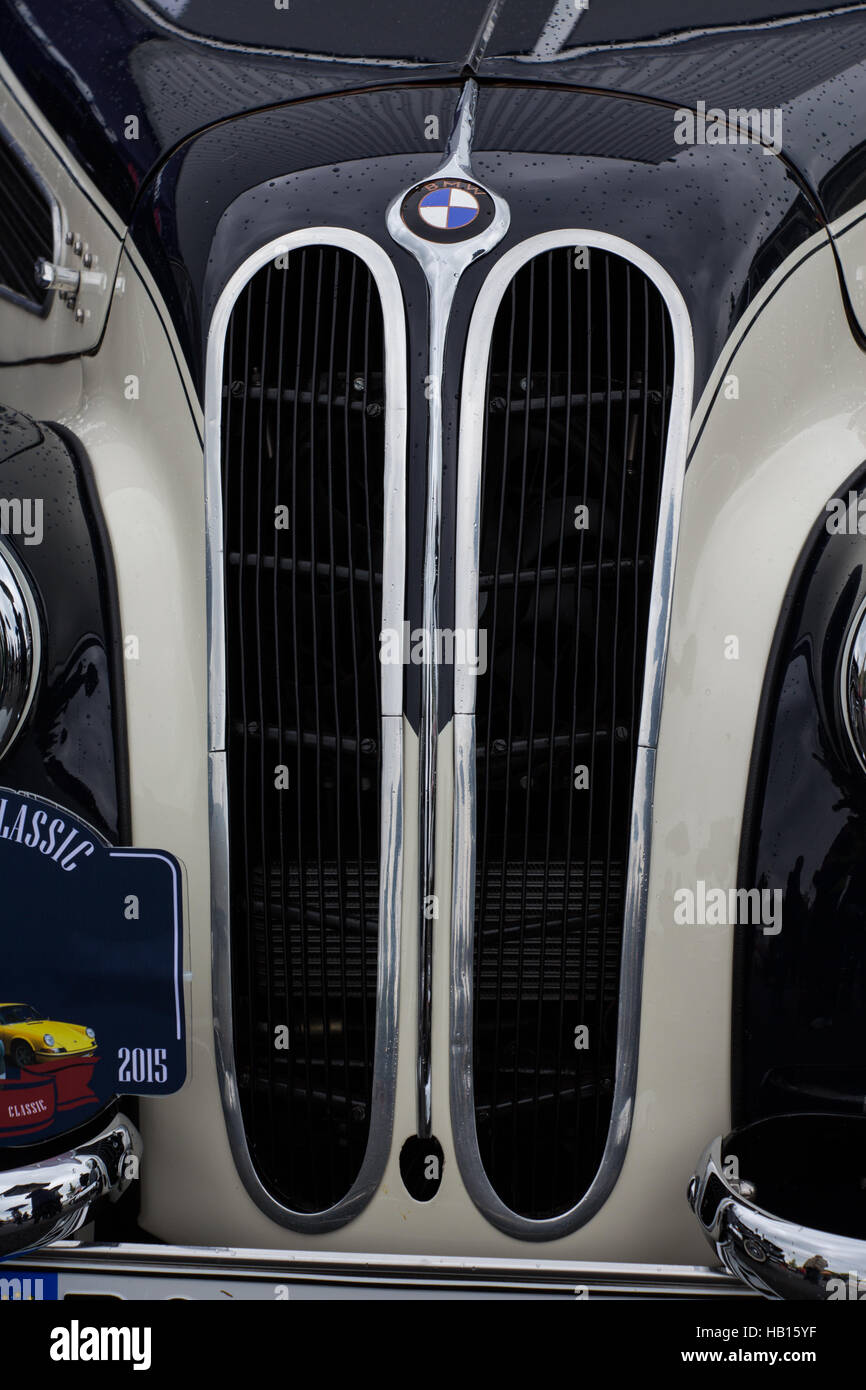 Bmw grille hi-res stock photography and images - Alamy