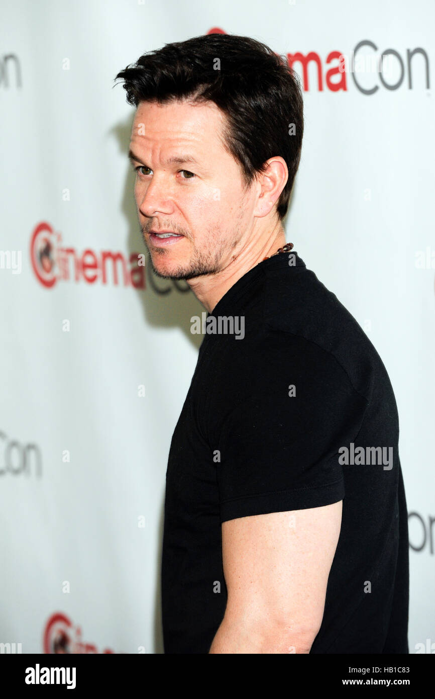 Mark wahlberg hi-res stock photography and images - Alamy