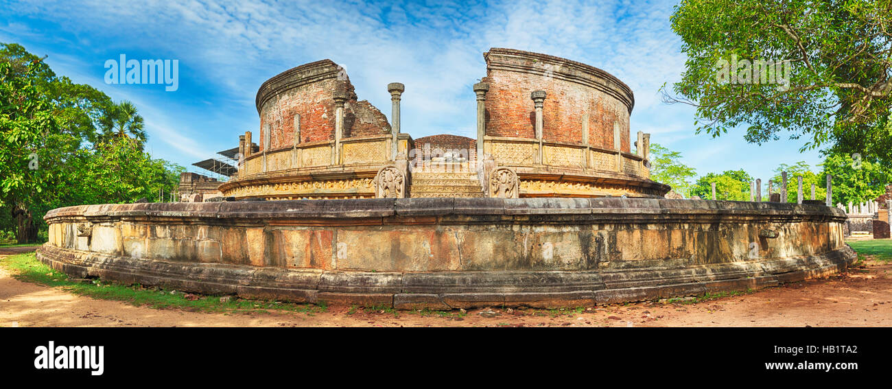 The Polonnaruwa Vatadage. Panorama Stock Photo - Alamy