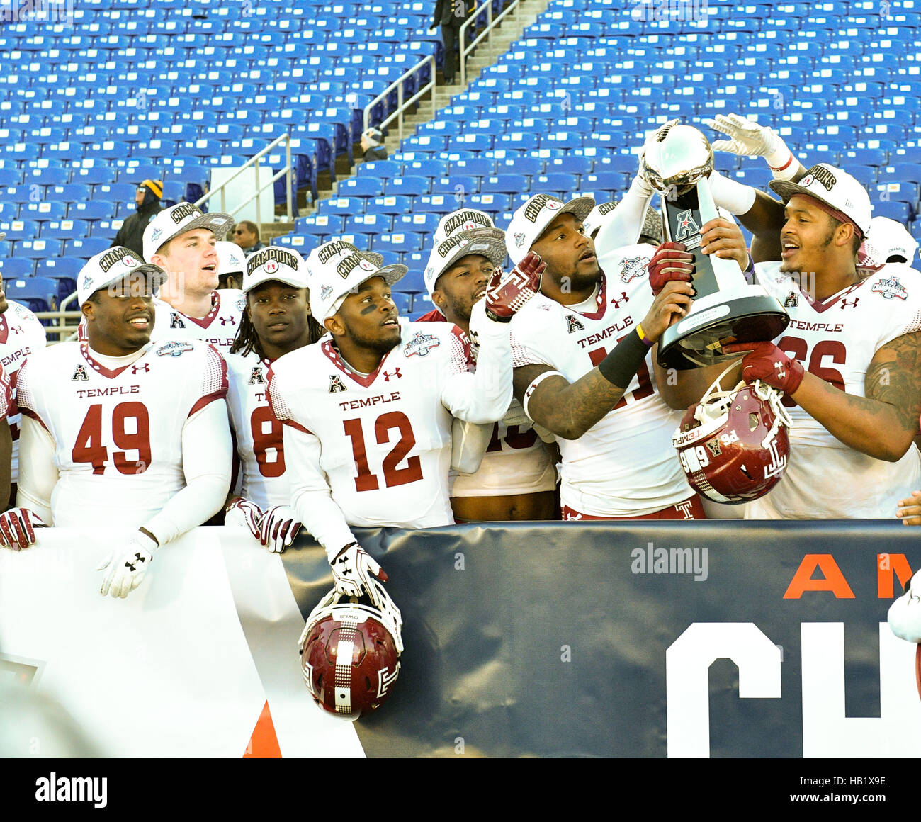 Annapolis, Maryland, USA. 3rd Dec, 2016. Temple football players ...