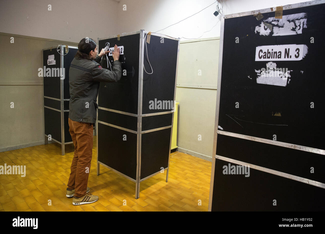 Rome, Italy. 03rd Dec, 2016. An official affixes labels to a voting ...