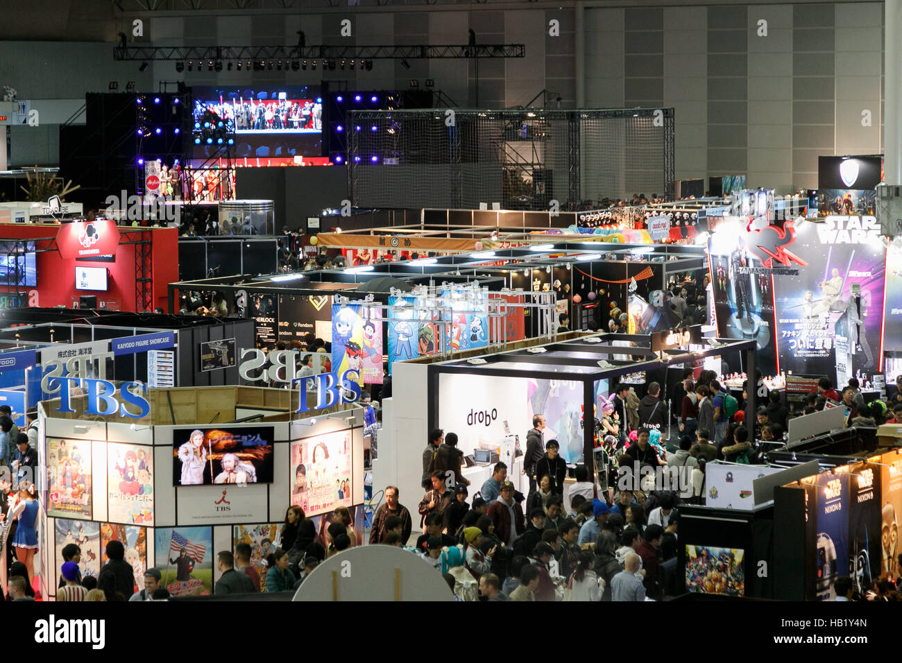 Tokyo, Japan. 3rd Dec, 2016. Visitors gather at the Tokyo Comic Con at ...