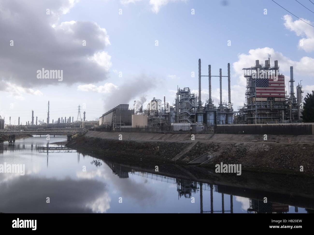 Los Angeles, California, USA. 1st Nov, 2016. Tesoro Refinery at 2350 ...