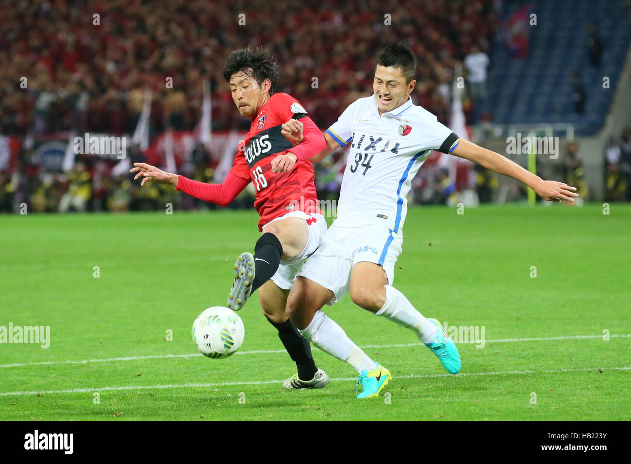 Saitama Stadium 2002, Saitama, Japan. 3rd Dec, 2016. (L to R) Takuya Aoki (Reds), Yuma Suzuki ...