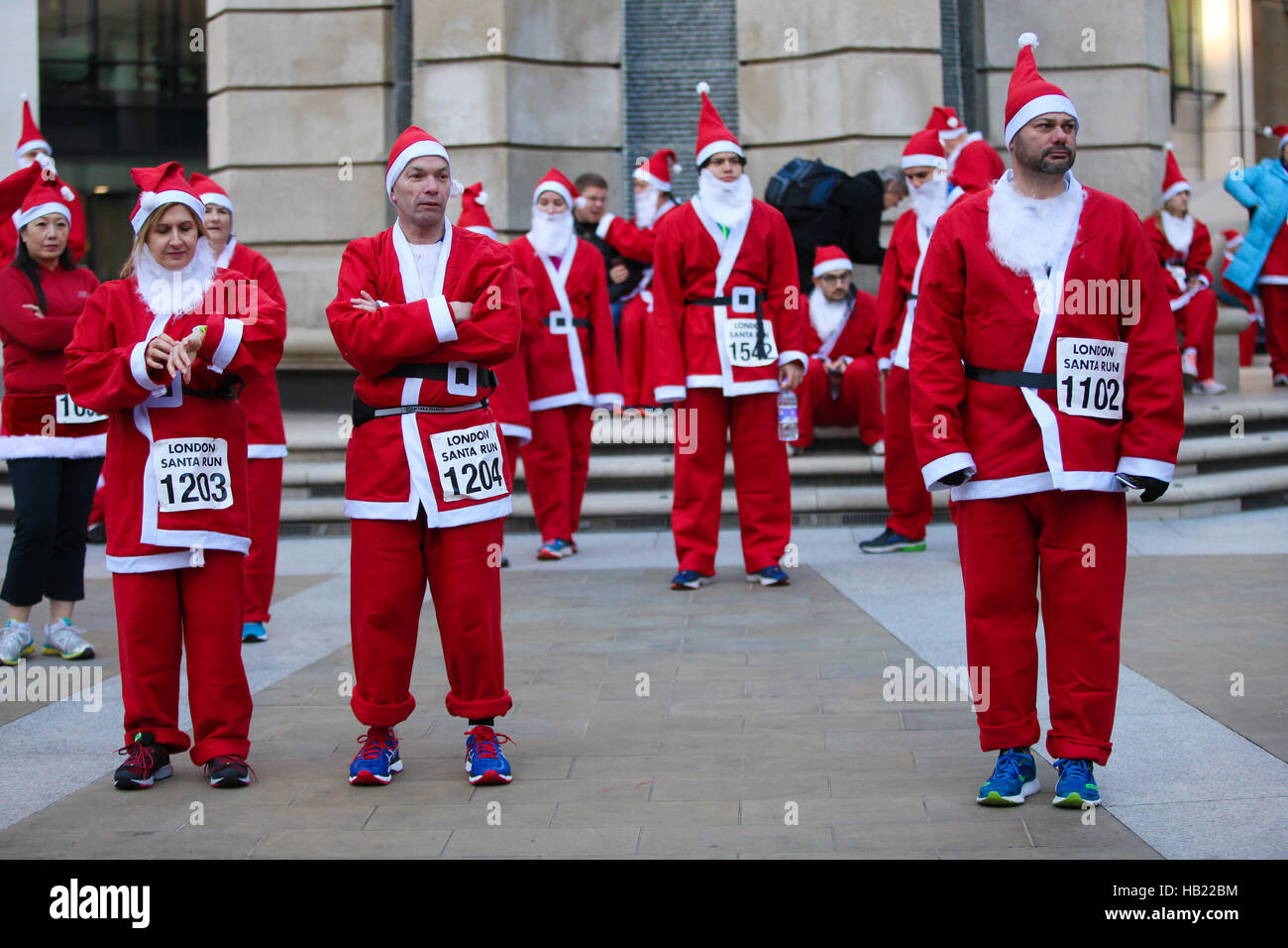 St Paul’s Cathedral. London, UK 4 Dec 2016 Hundreds of Santa with red ...