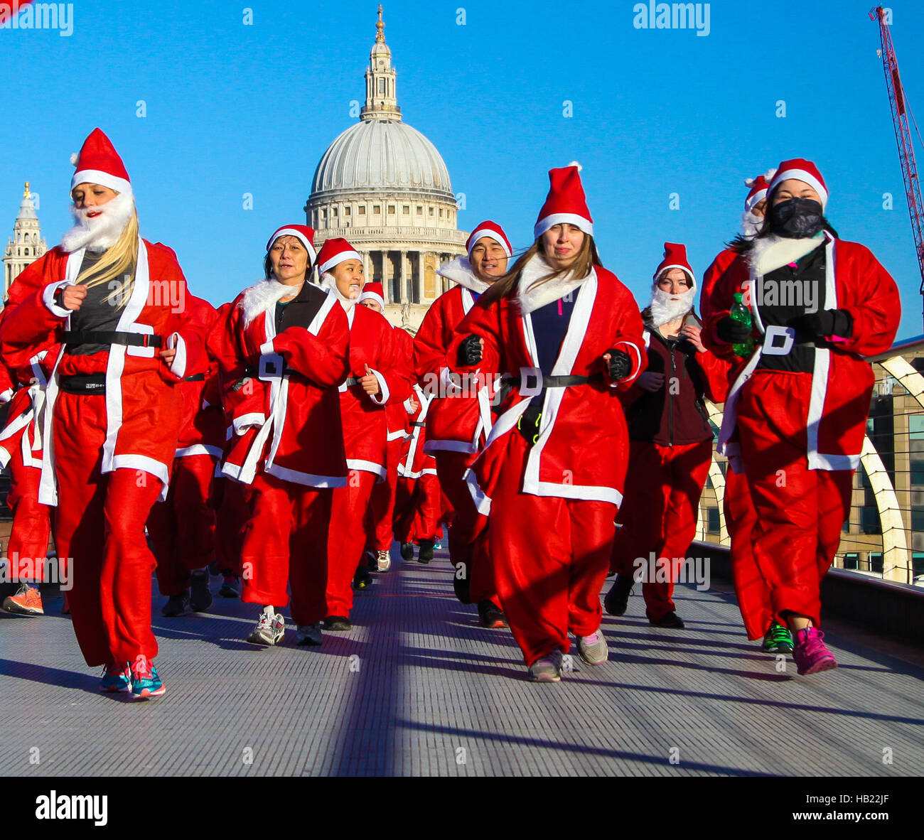 St Paul’s Cathedral. London, UK 4 Dec 2016 Hundreds of Santa with red ...