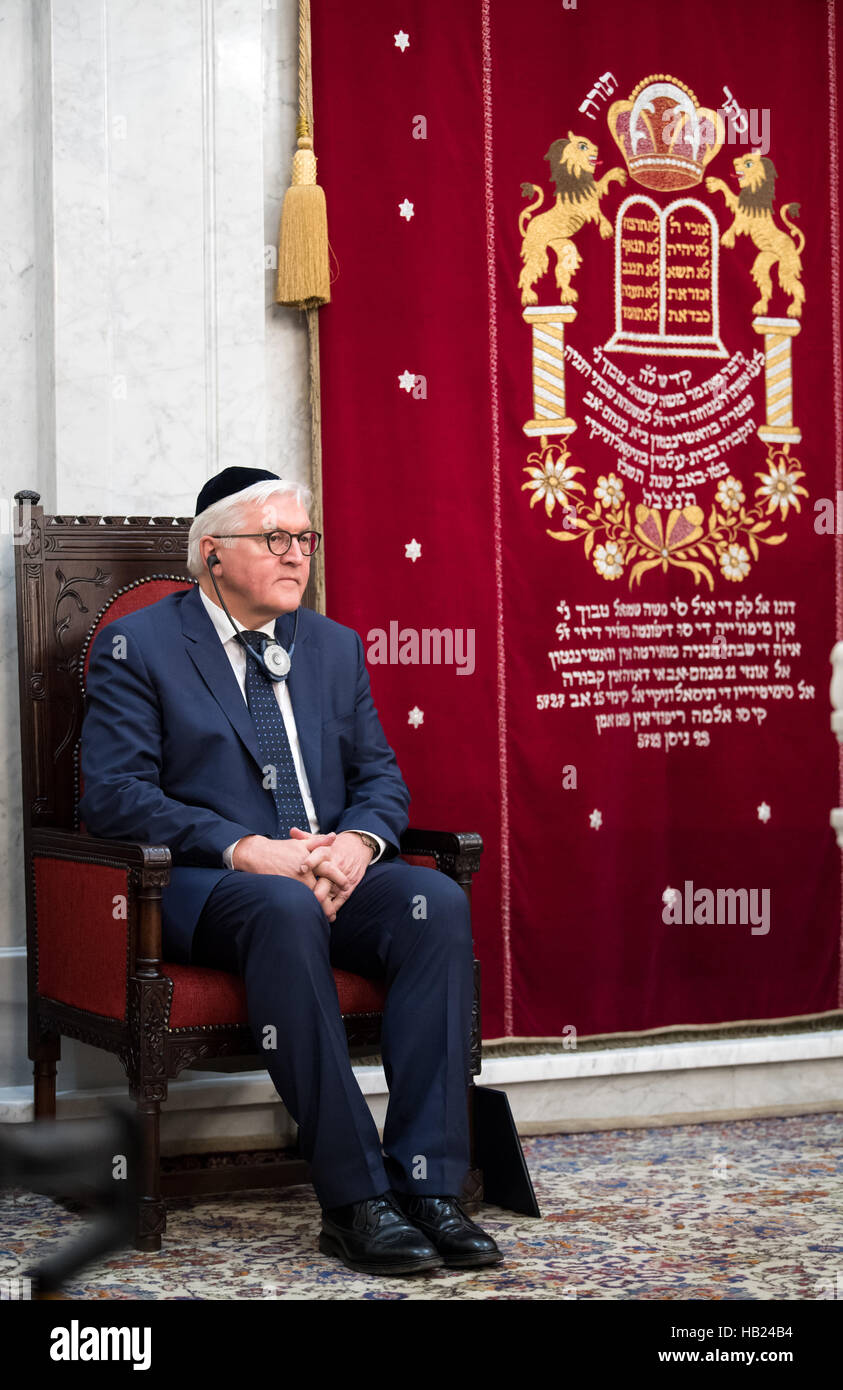 Synagogue membership hi-res stock photography and images - Alamy