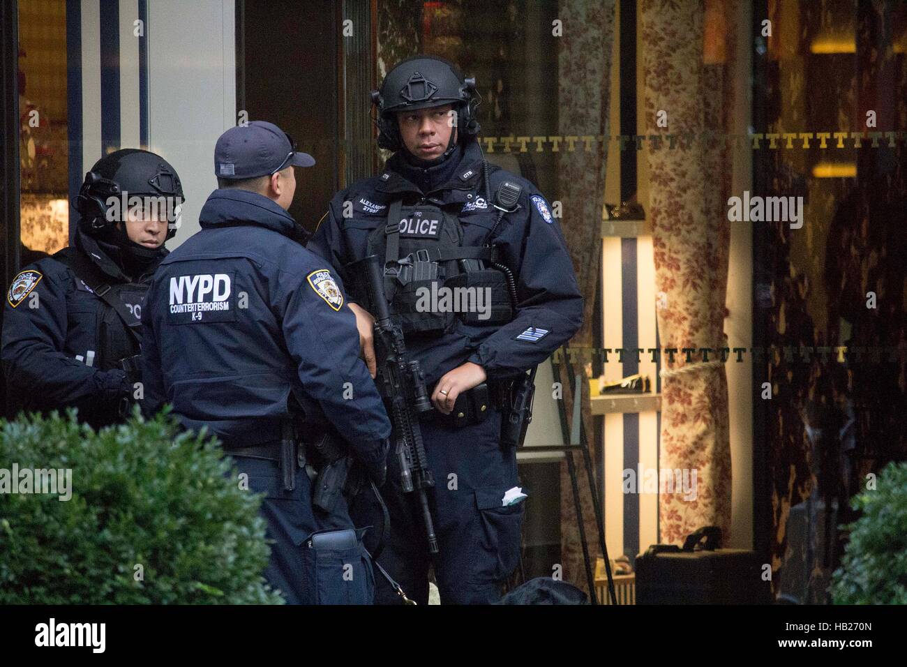 New York, New York, USA. 4th Dec, 2016. NYPD police at Republican ...