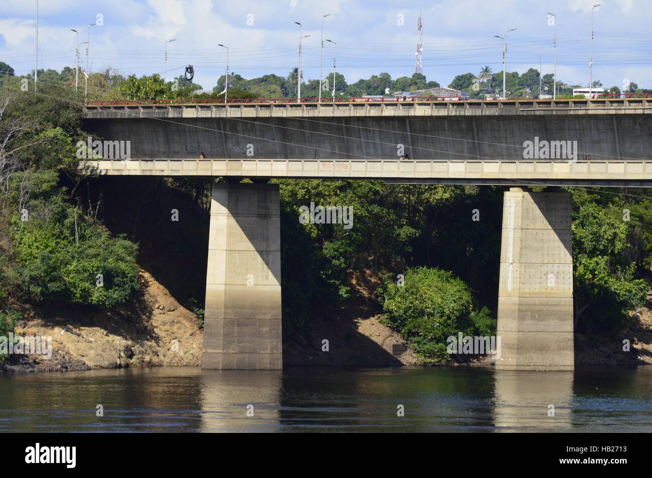 Puerto Ordaz, Venezuela. 04th Dec, 2016. today Sunday several young ...