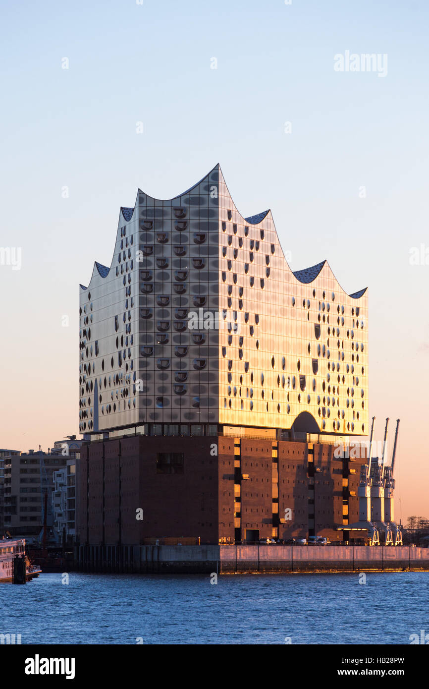 Hamburg, Germany. 2nd Dec, 2016. The facade of the Elbphilharmonie is ...