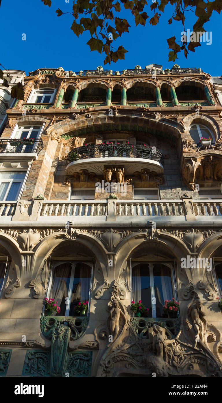 The Lavirotte building was designed by architect Jules Lavirotte and ...