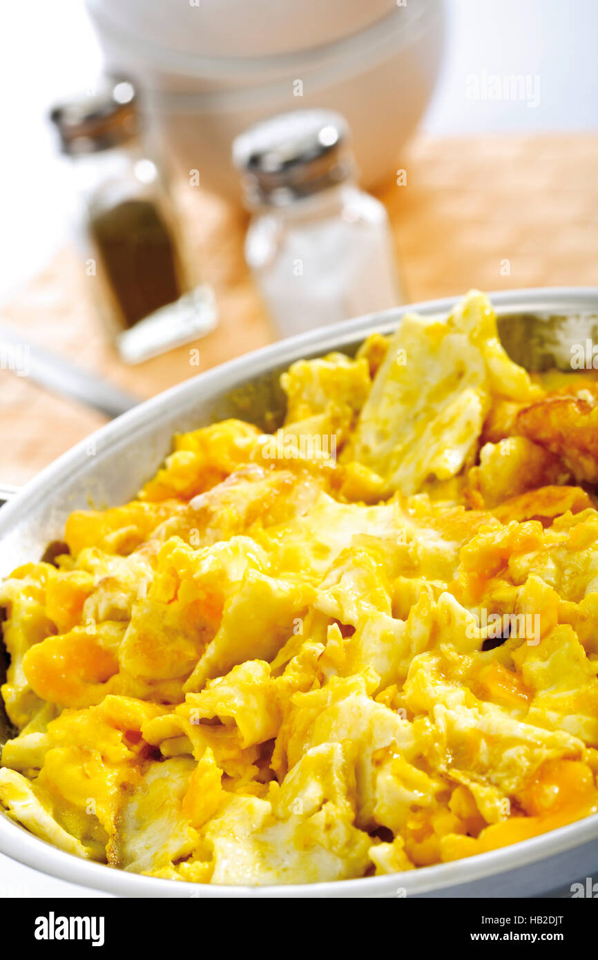 Scrambled eggs photos hi-res stock photography and images - Alamy