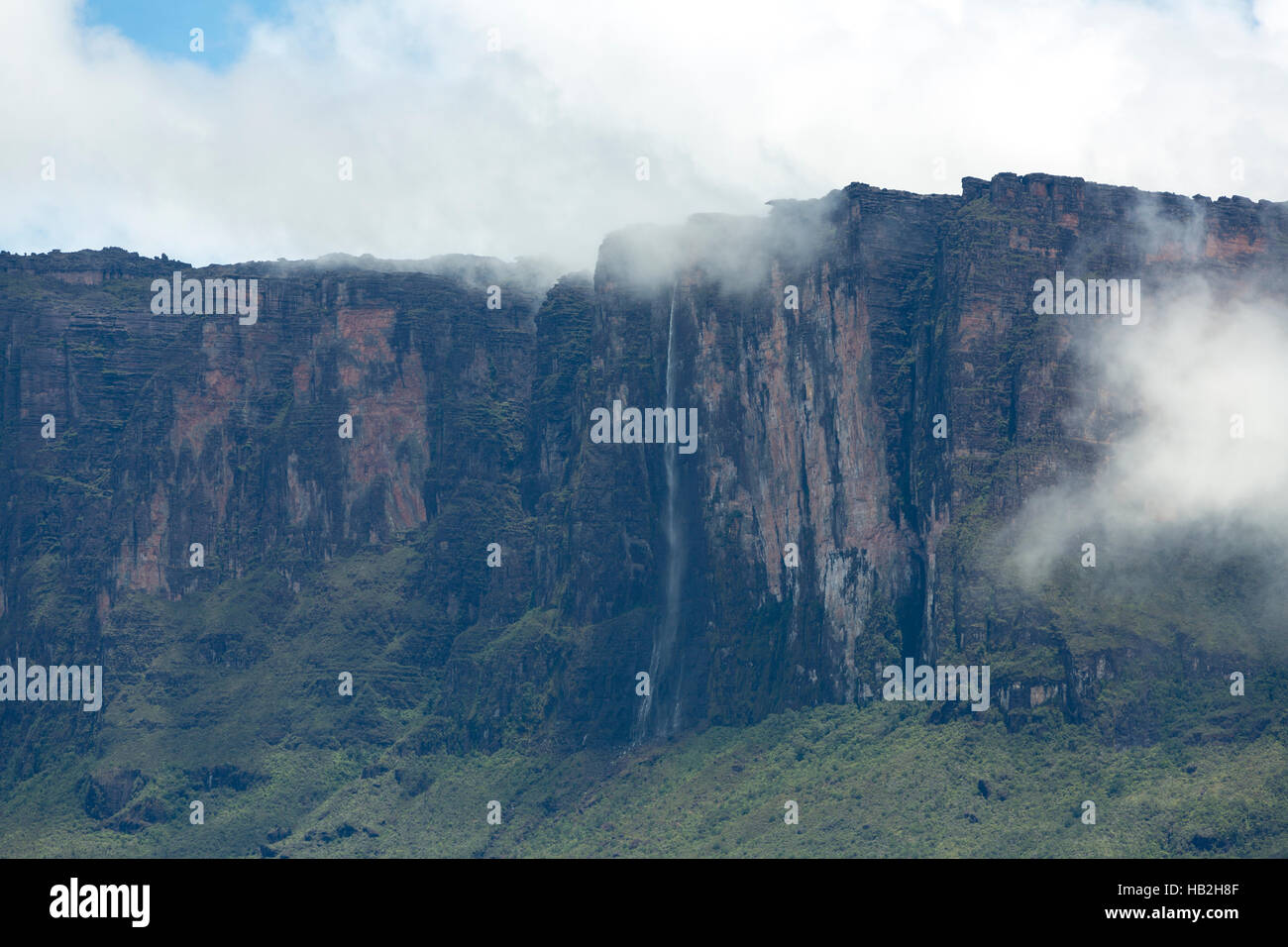 Kukenan tepui waterfall hi-res stock photography and images - Alamy