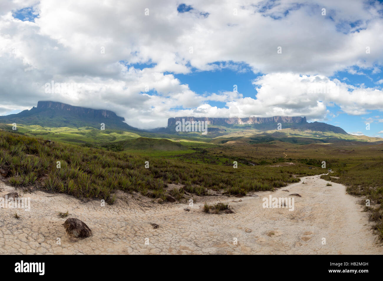 Kukenan tepui waterfall hi-res stock photography and images - Alamy