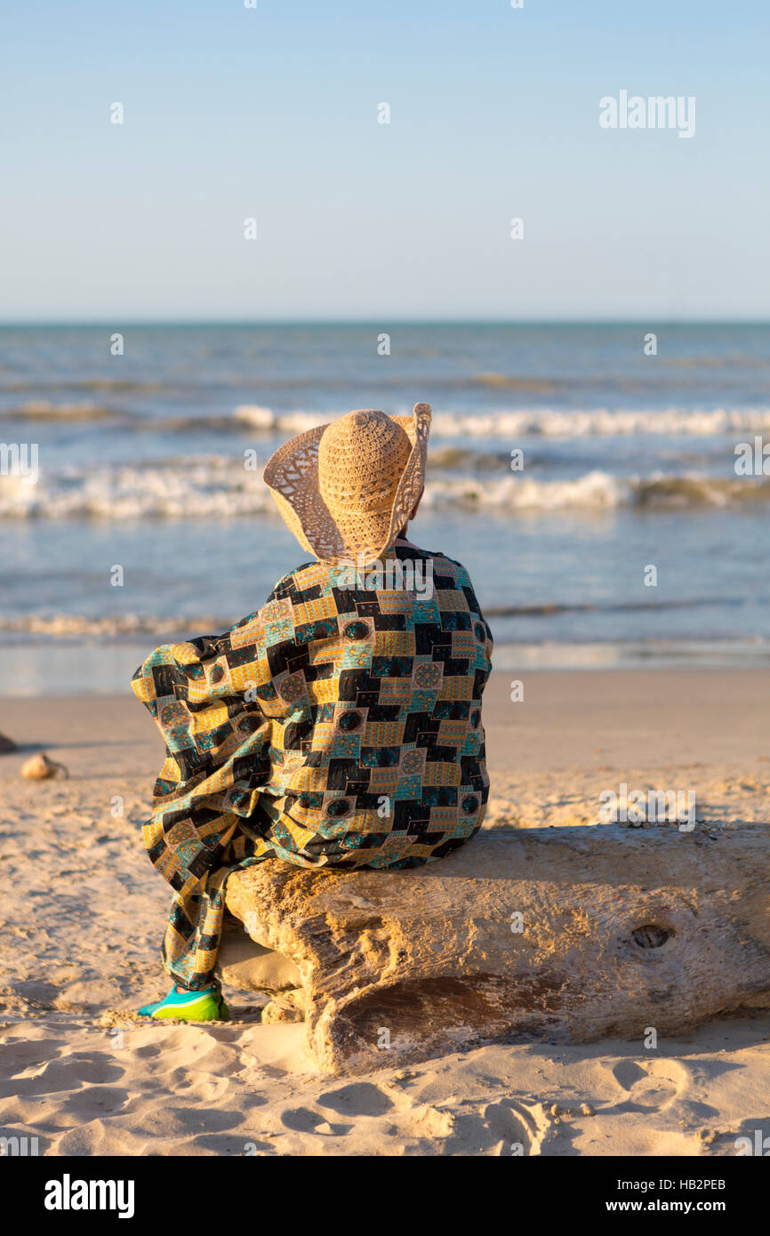 Man looking ocean hi-res stock photography and images - Alamy