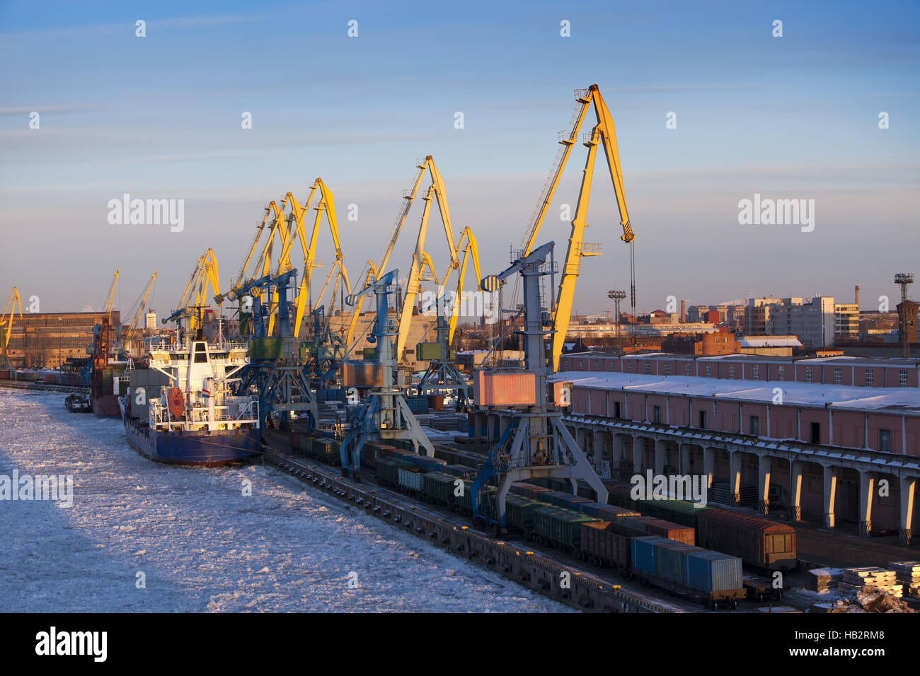 Russia ship lift hi-res stock photography and images - Alamy
