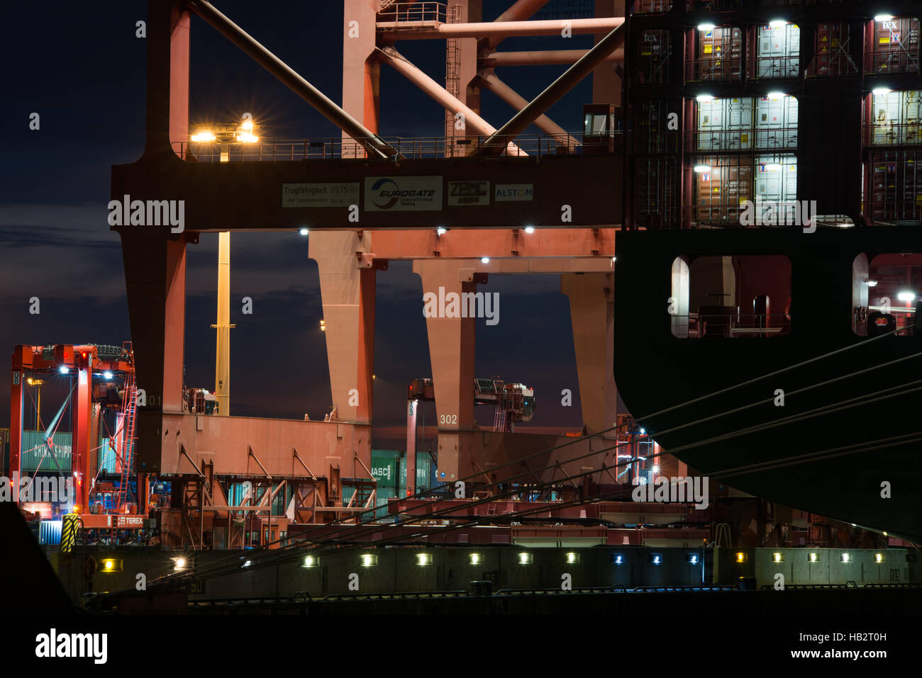 Container terminal quay burchard hi-res stock photography and images ...