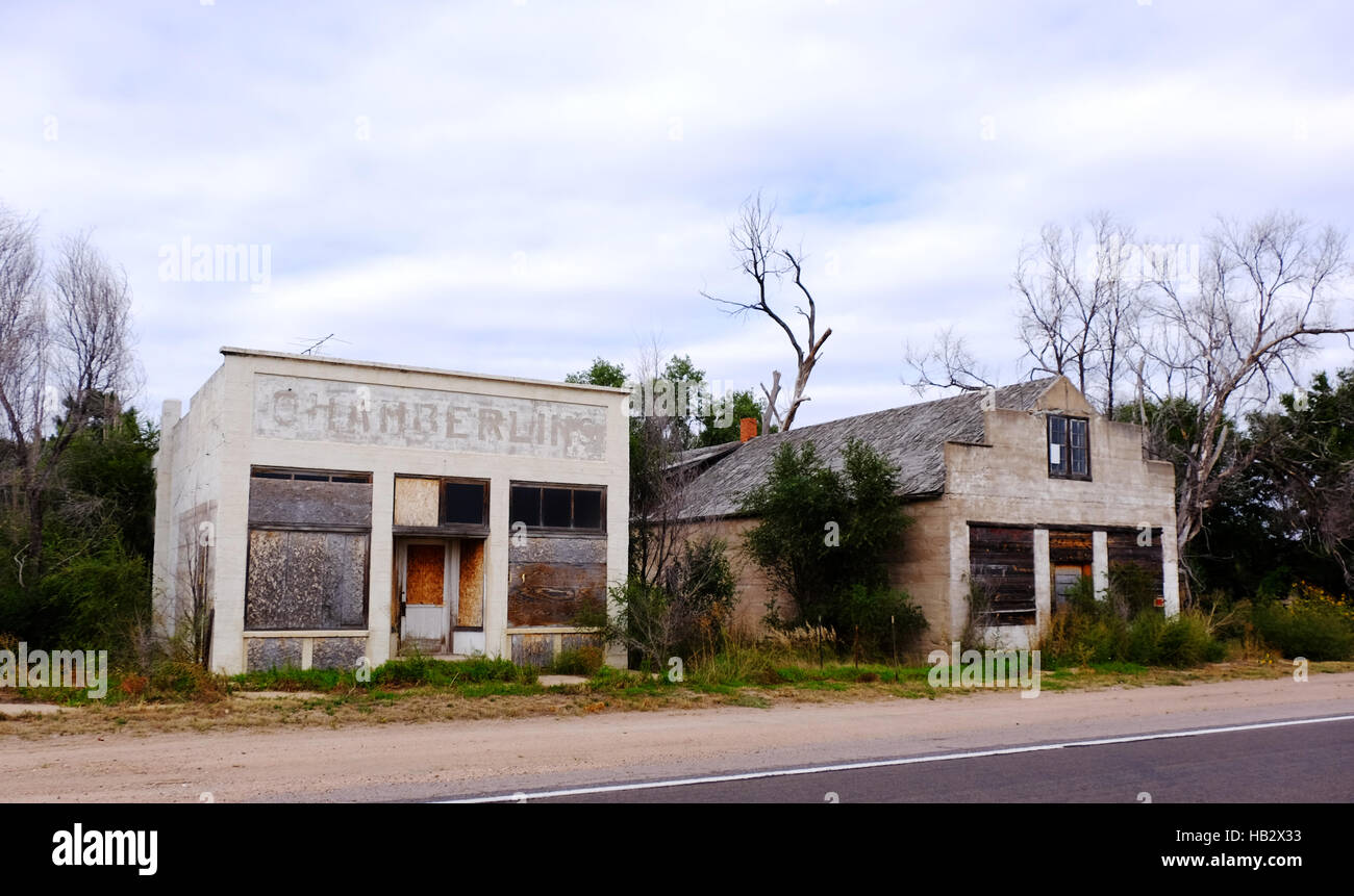 Old abandoned storefront hi-res stock photography and images - Alamy