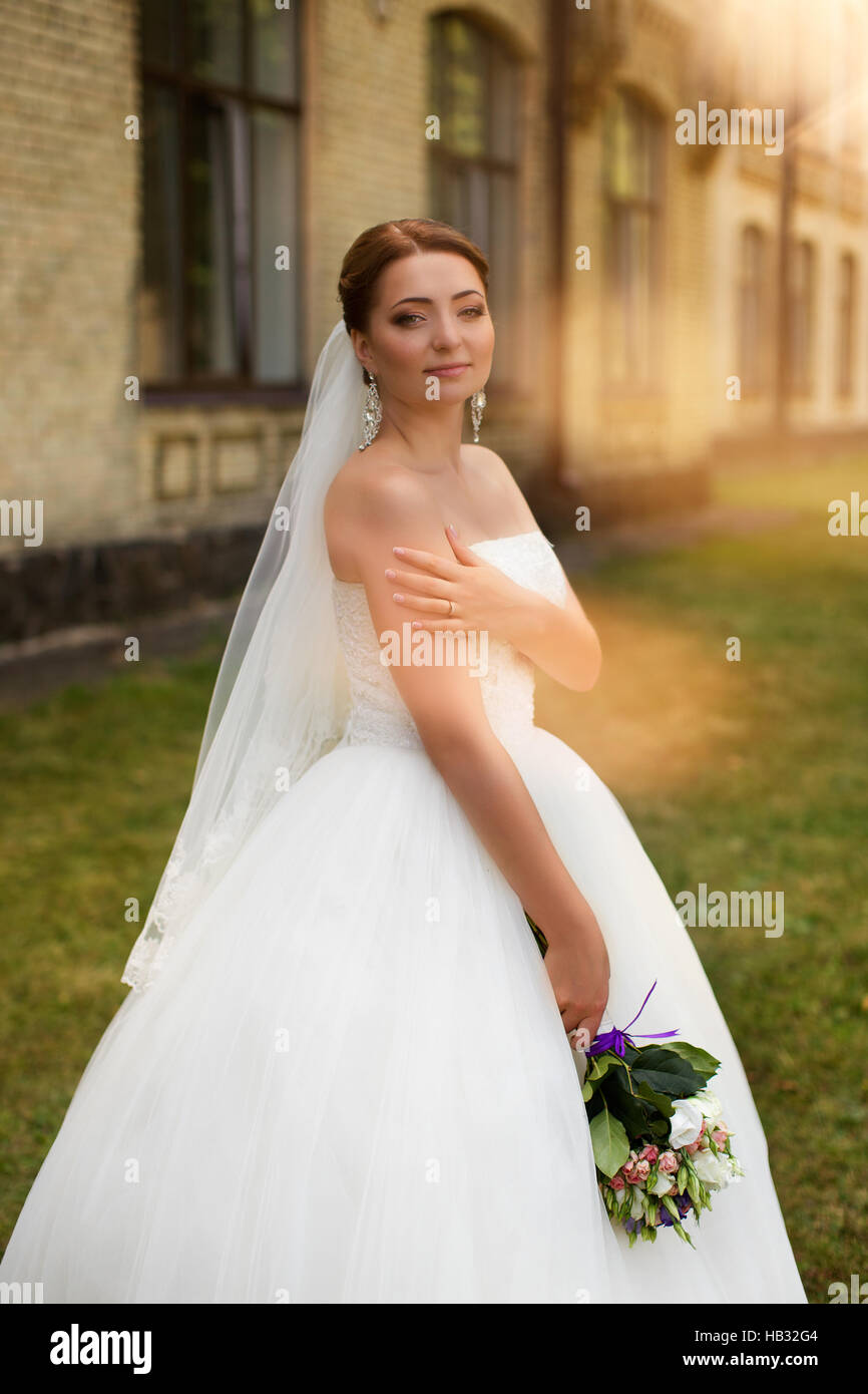 Newlywed bride portrait hi-res stock photography and images - Alamy