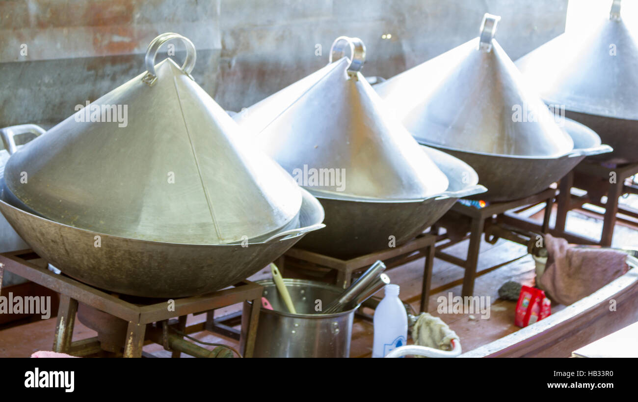 Food cooking on a gas stove hi-res stock photography and images - Alamy