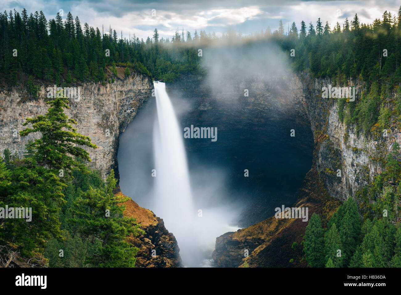 The fourth highest waterfall of canada hi-res stock photography and ...