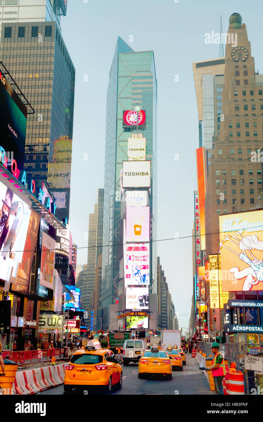 Illuminated signs in times square hi-res stock photography and images ...