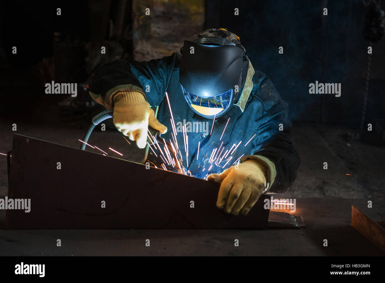 worker welding metal Stock Photo - Alamy