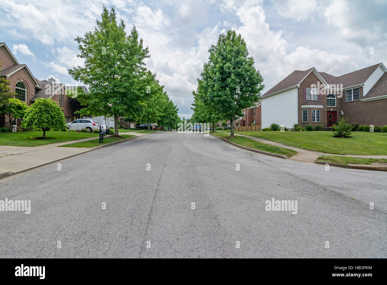 Neighborhood streets in suburb of Midwest America Stock Photo - Alamy