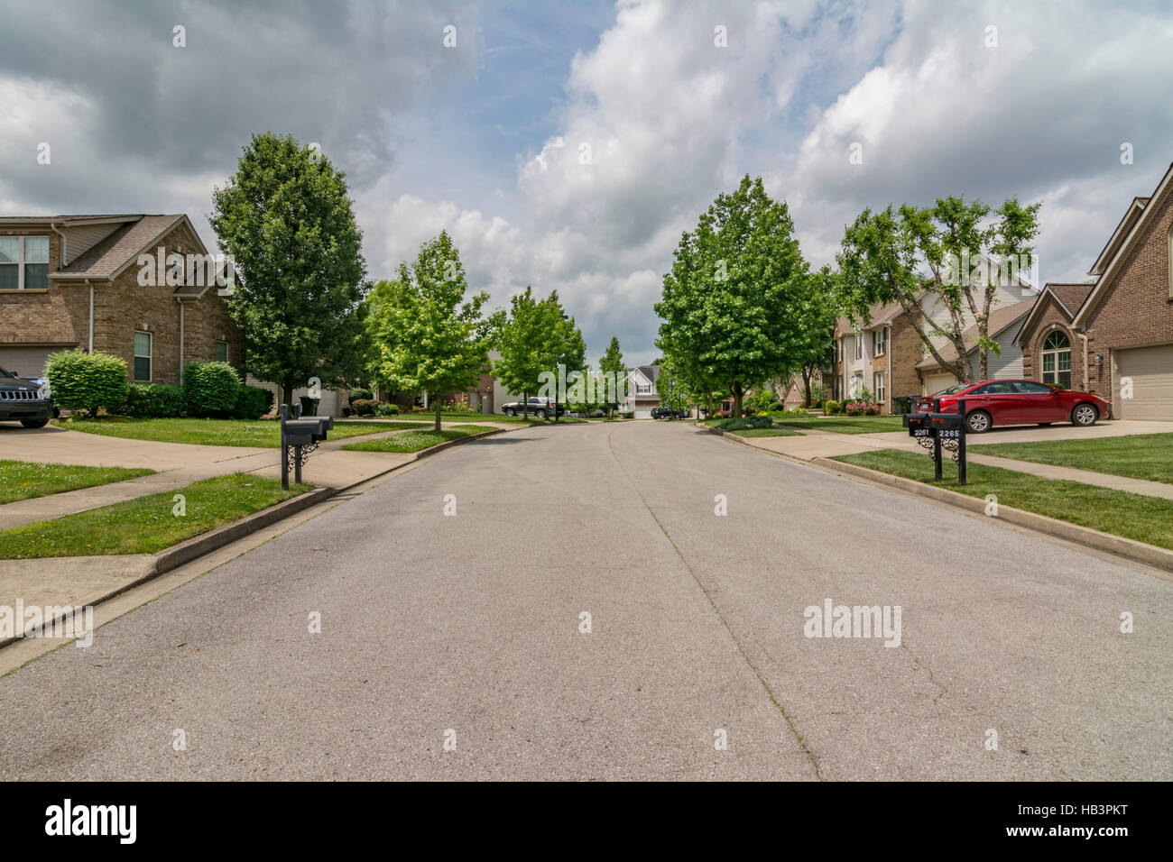 Neighborhood street in Midwest America Stock Photo - Alamy