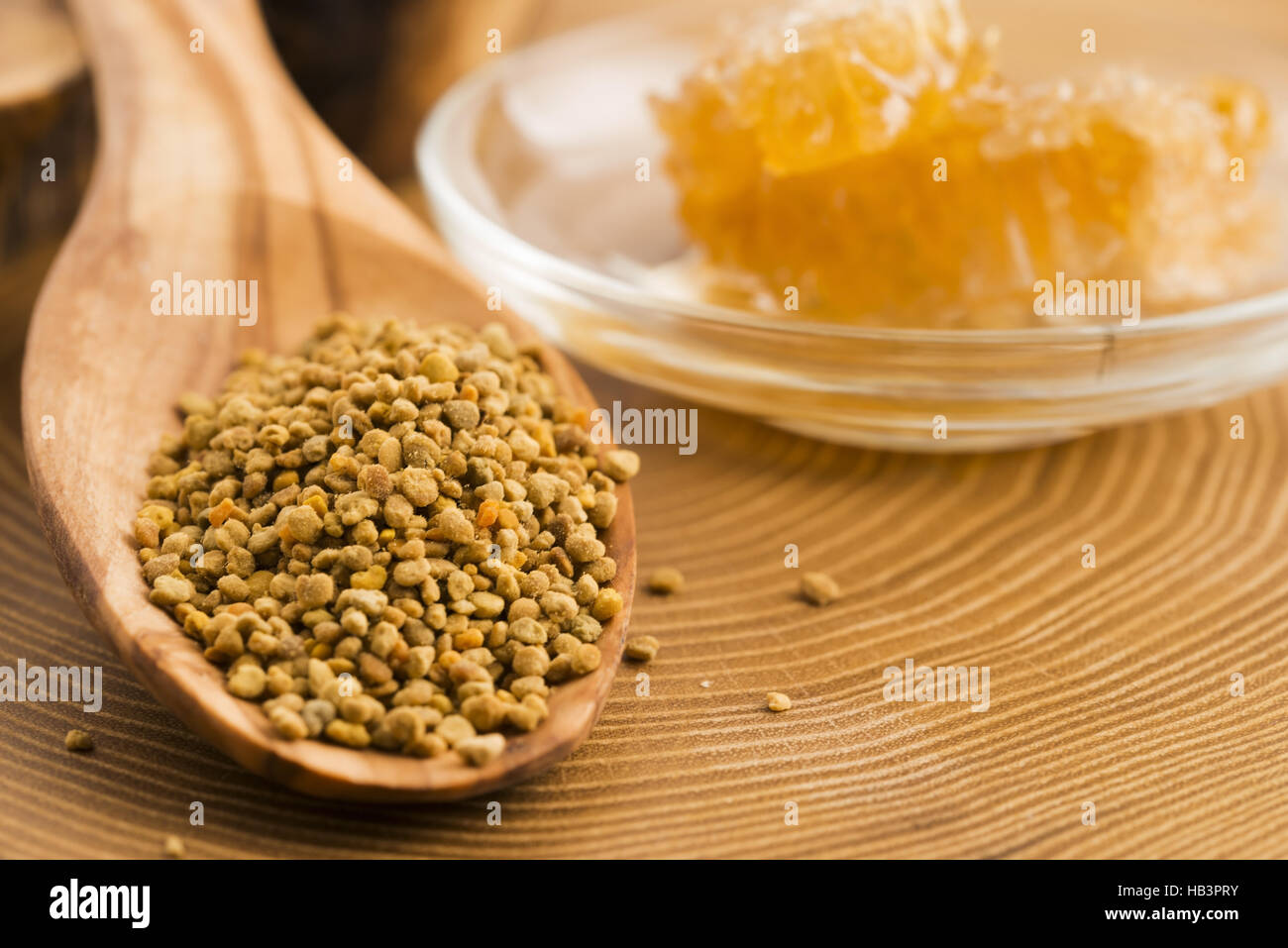 Fresh bee pollen in the spoon with honeycomb Stock Photo - Alamy