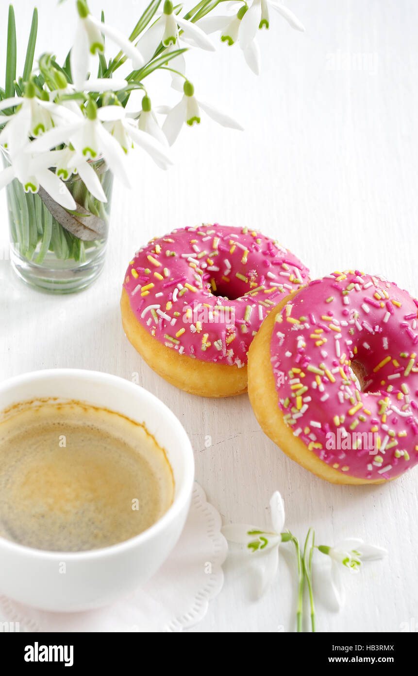 Rosa donut streusel hi-res stock photography and images - Alamy