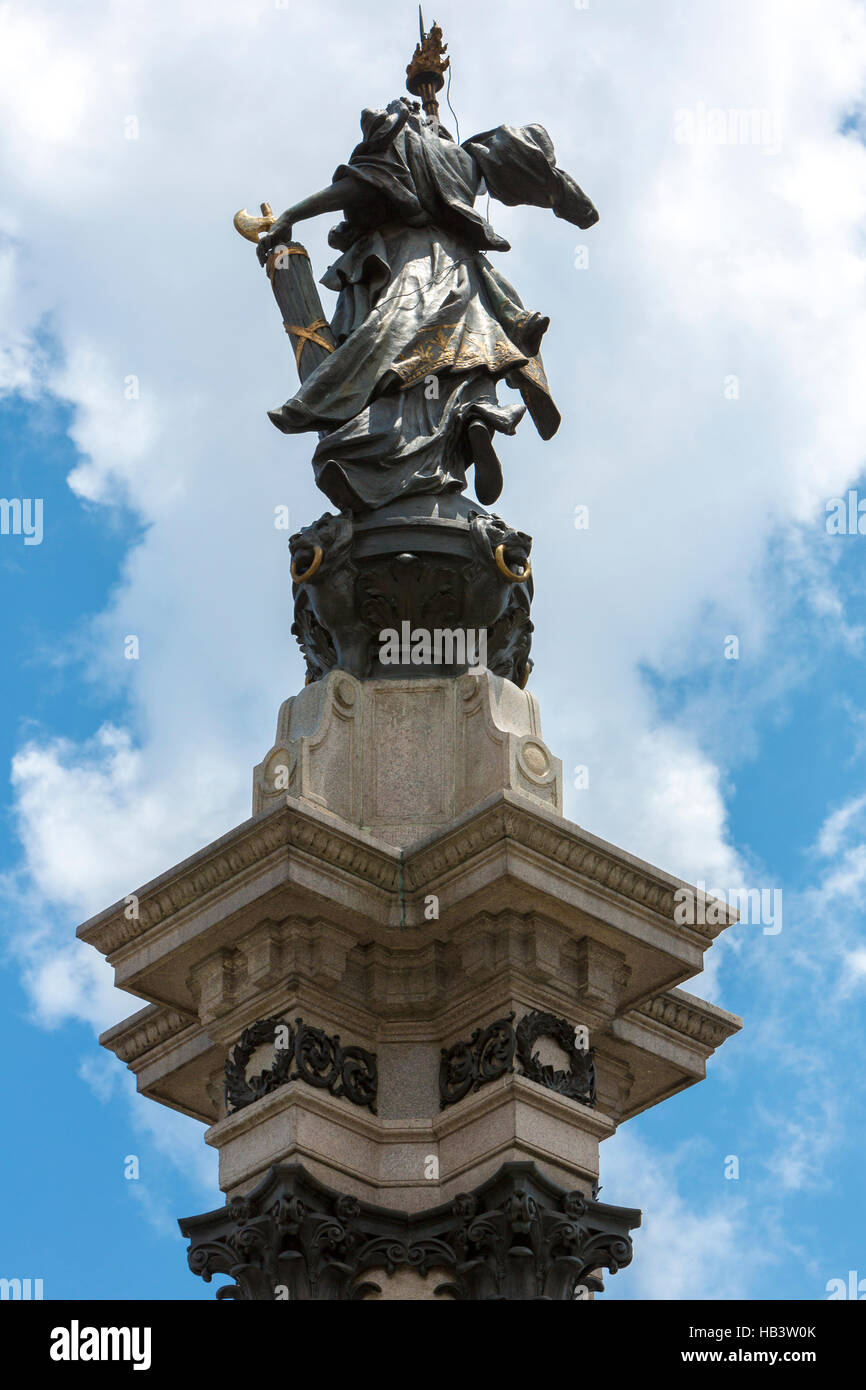 Monument to the independence heroes in Quito, Ecuador Stock Photo - Alamy