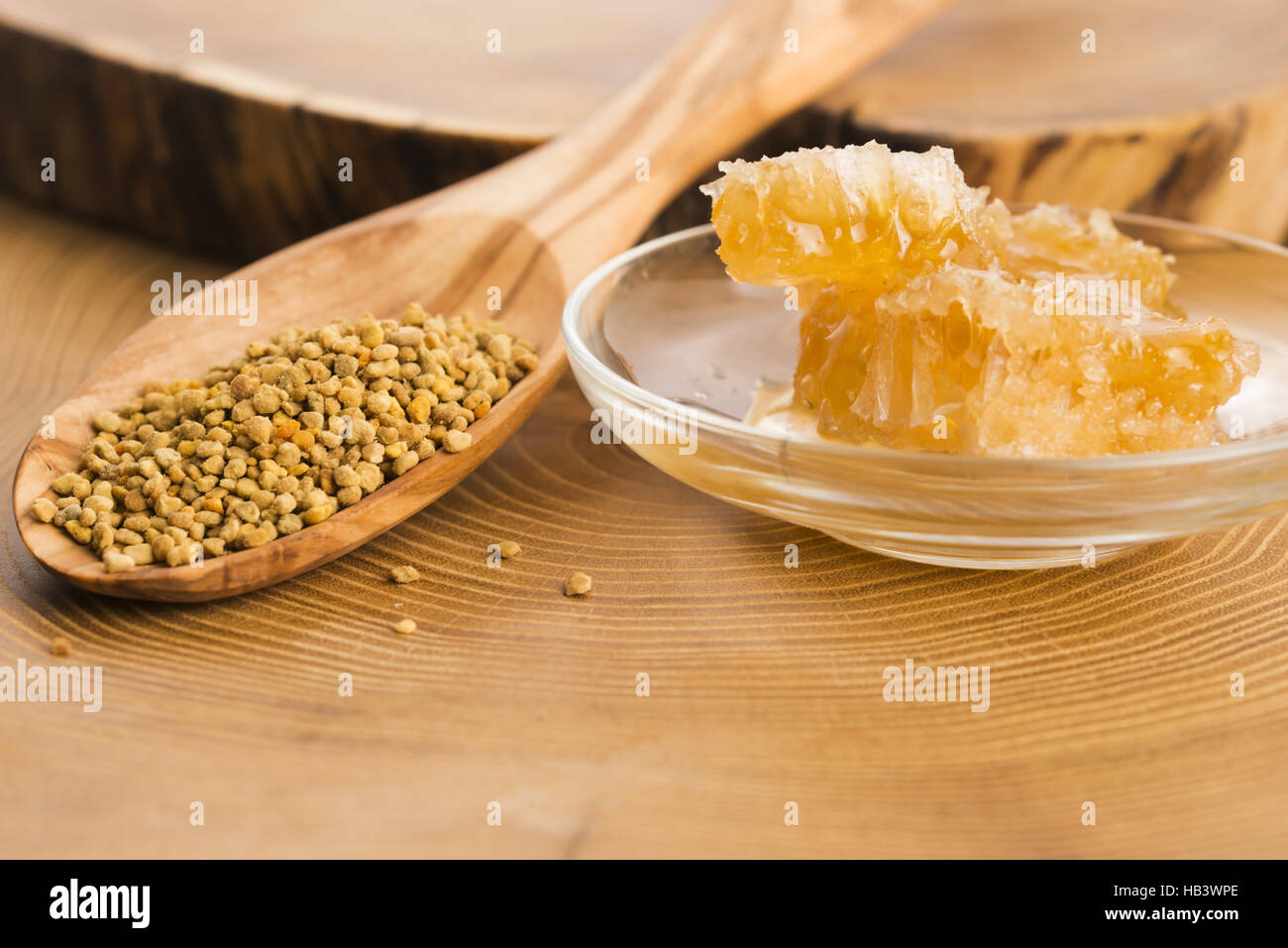 Fresh bee pollen in the spoon with honeycomb Stock Photo - Alamy