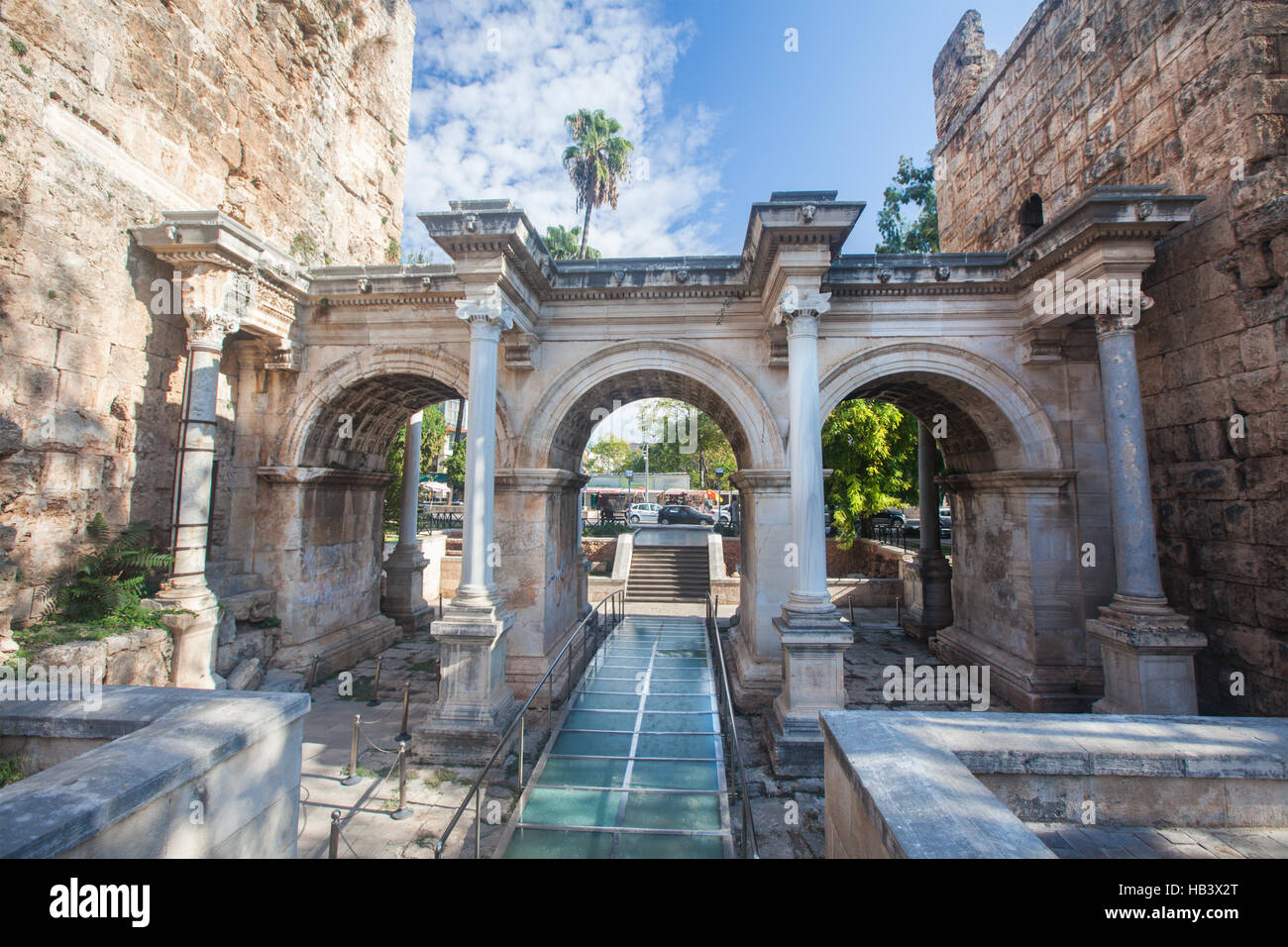 Old stone city gate hi-res stock photography and images - Alamy