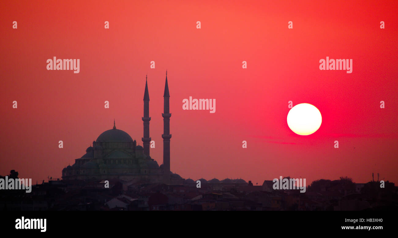Istanbul sunset hi-res stock photography and images - Alamy