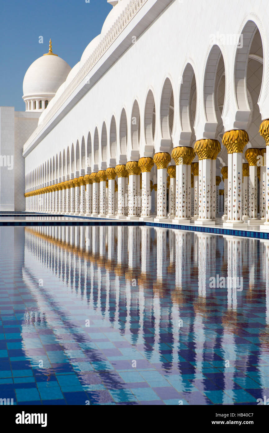 Sheikh Zayed Mosque in Abu Dhabi Stock Photo - Alamy