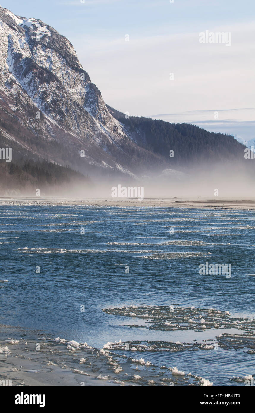 Alaska mountain and river hi-res stock photography and images - Alamy