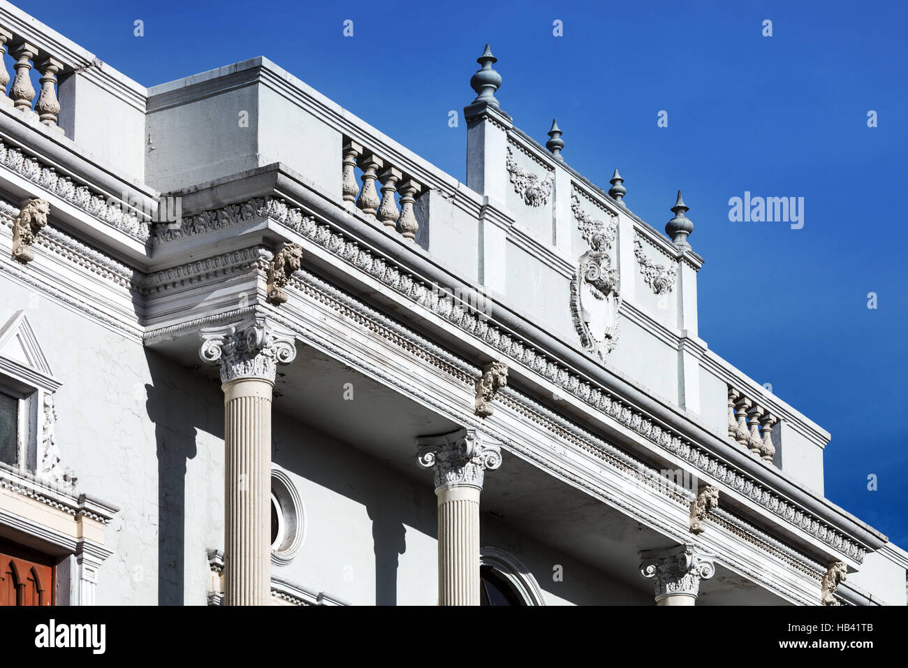 old building with a colonnade Stock Photo - Alamy