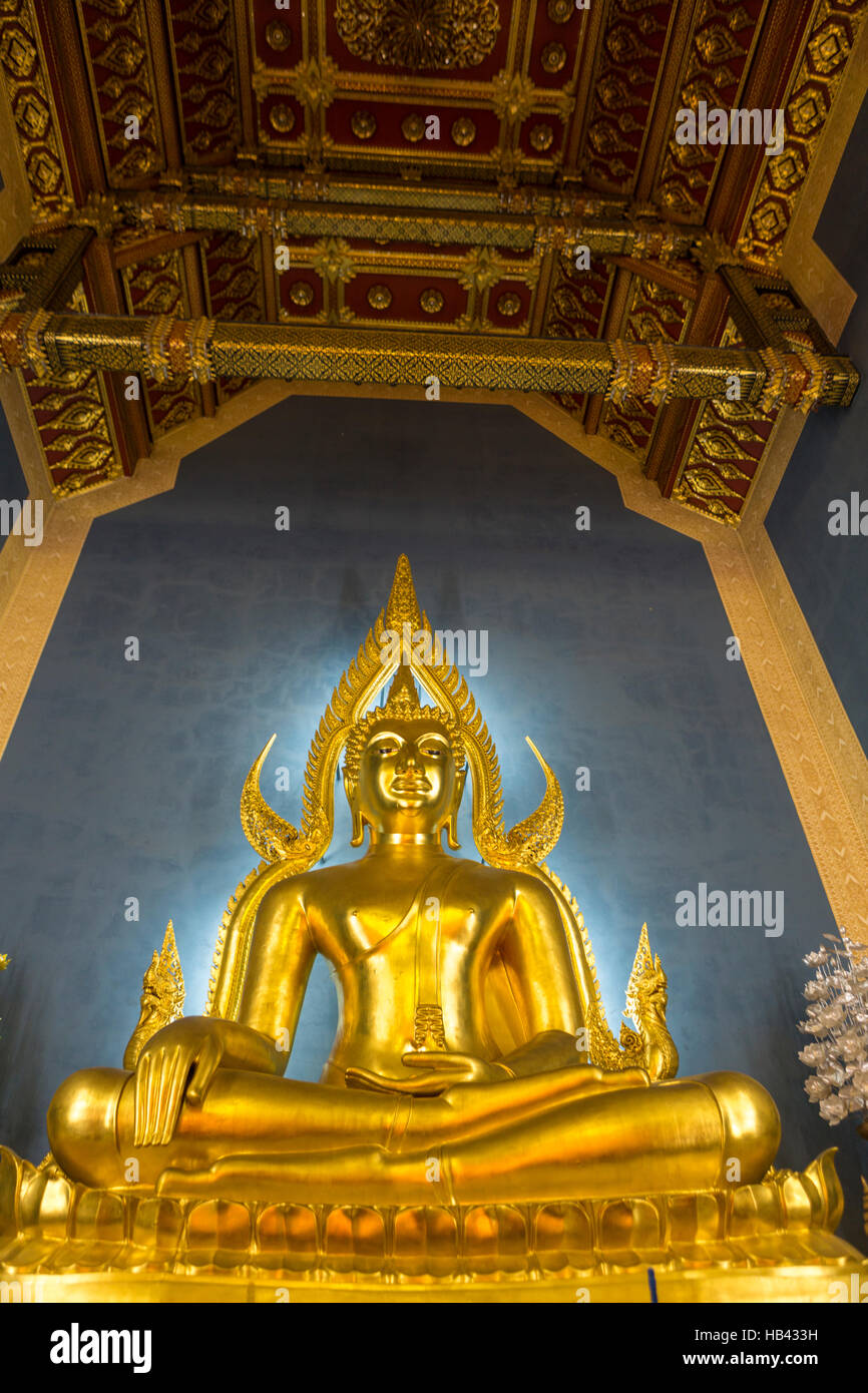 Inside thai temple hi-res stock photography and images - Alamy