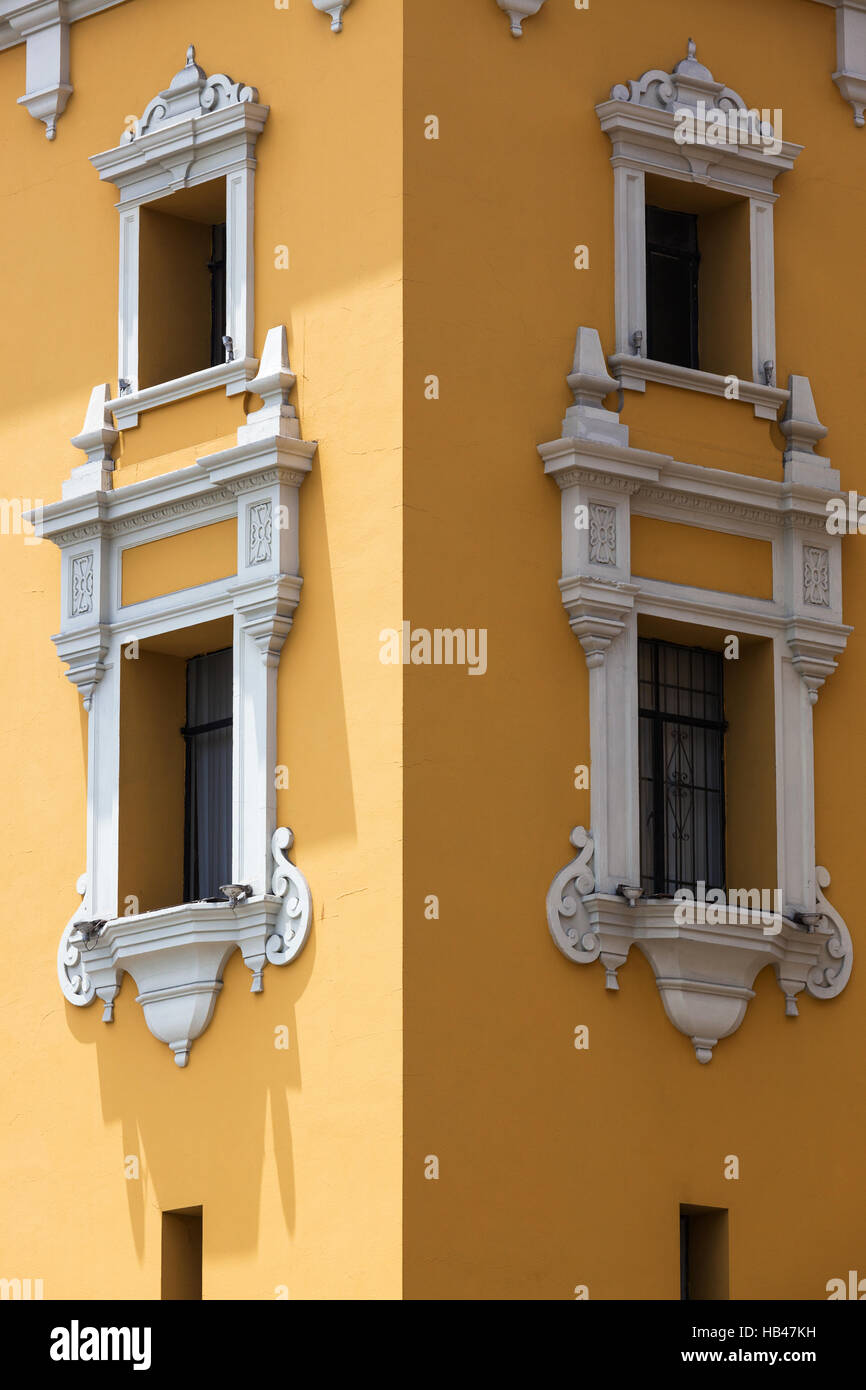 corner old building Stock Photo - Alamy