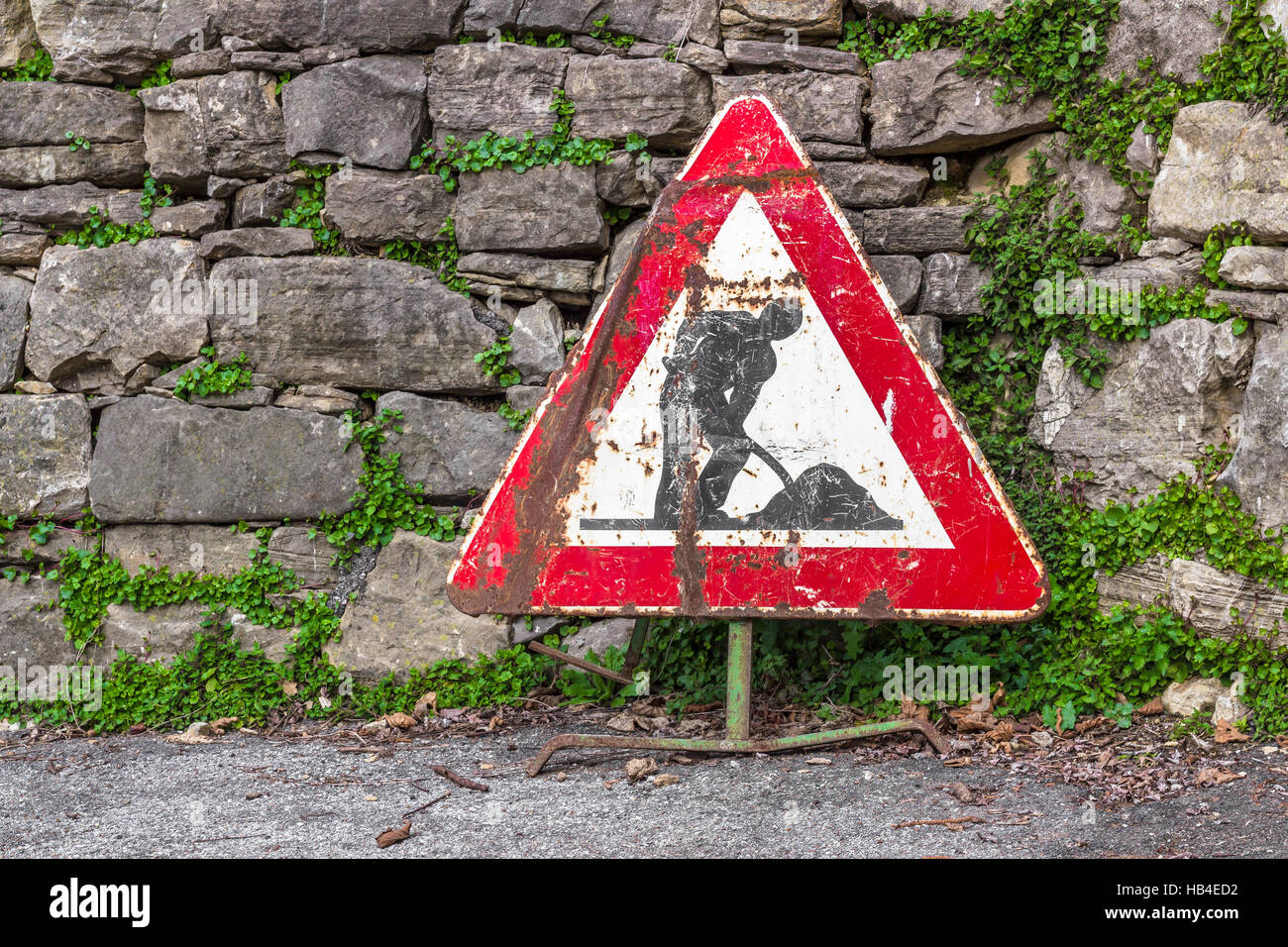 Work in progress road sign hi-res stock photography and images - Alamy