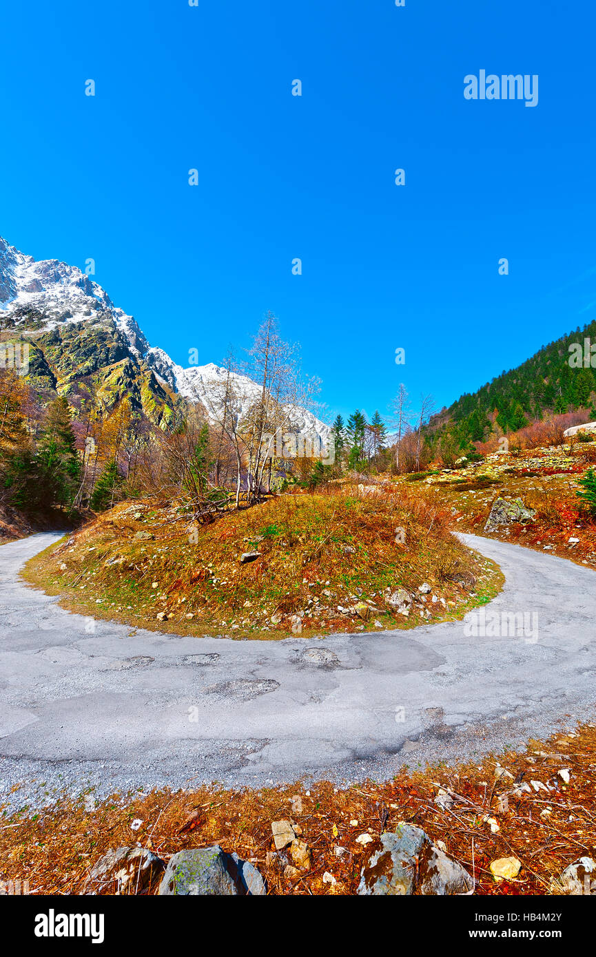 Abrupt bend hi-res stock photography and images - Alamy