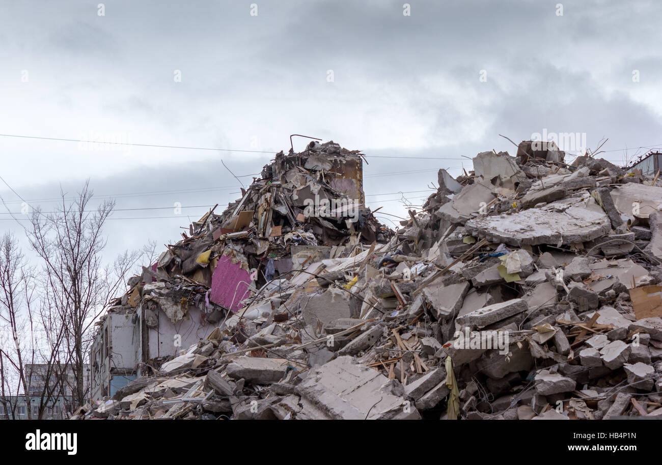 Demolition explosion hi-res stock photography and images - Alamy