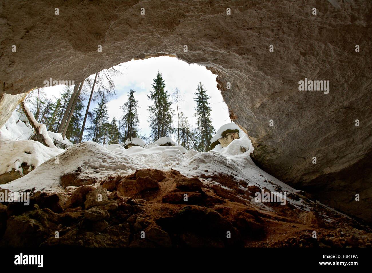 entrance to the cave Stock Photo - Alamy