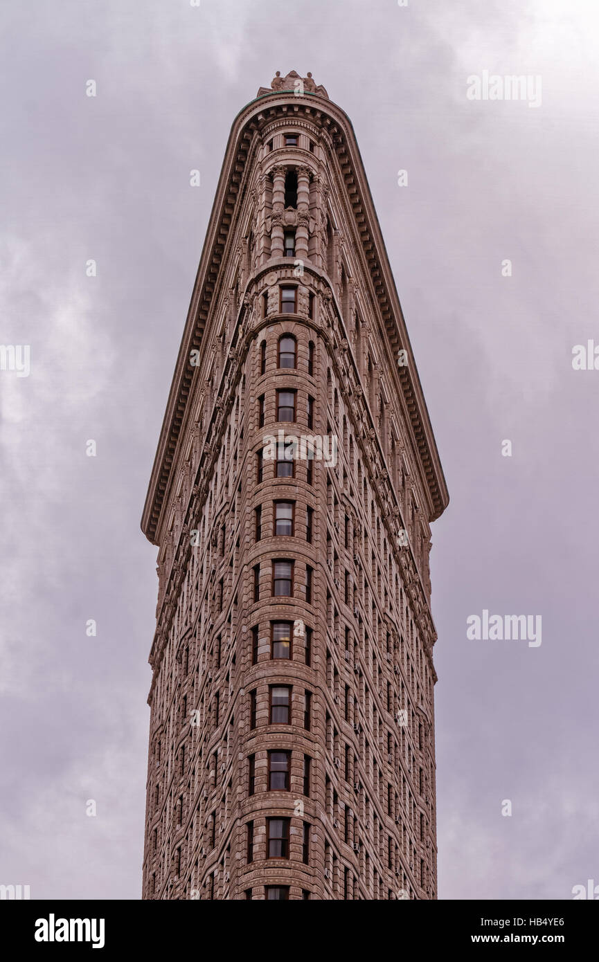 Flat iron shape building hi-res stock photography and images - Alamy