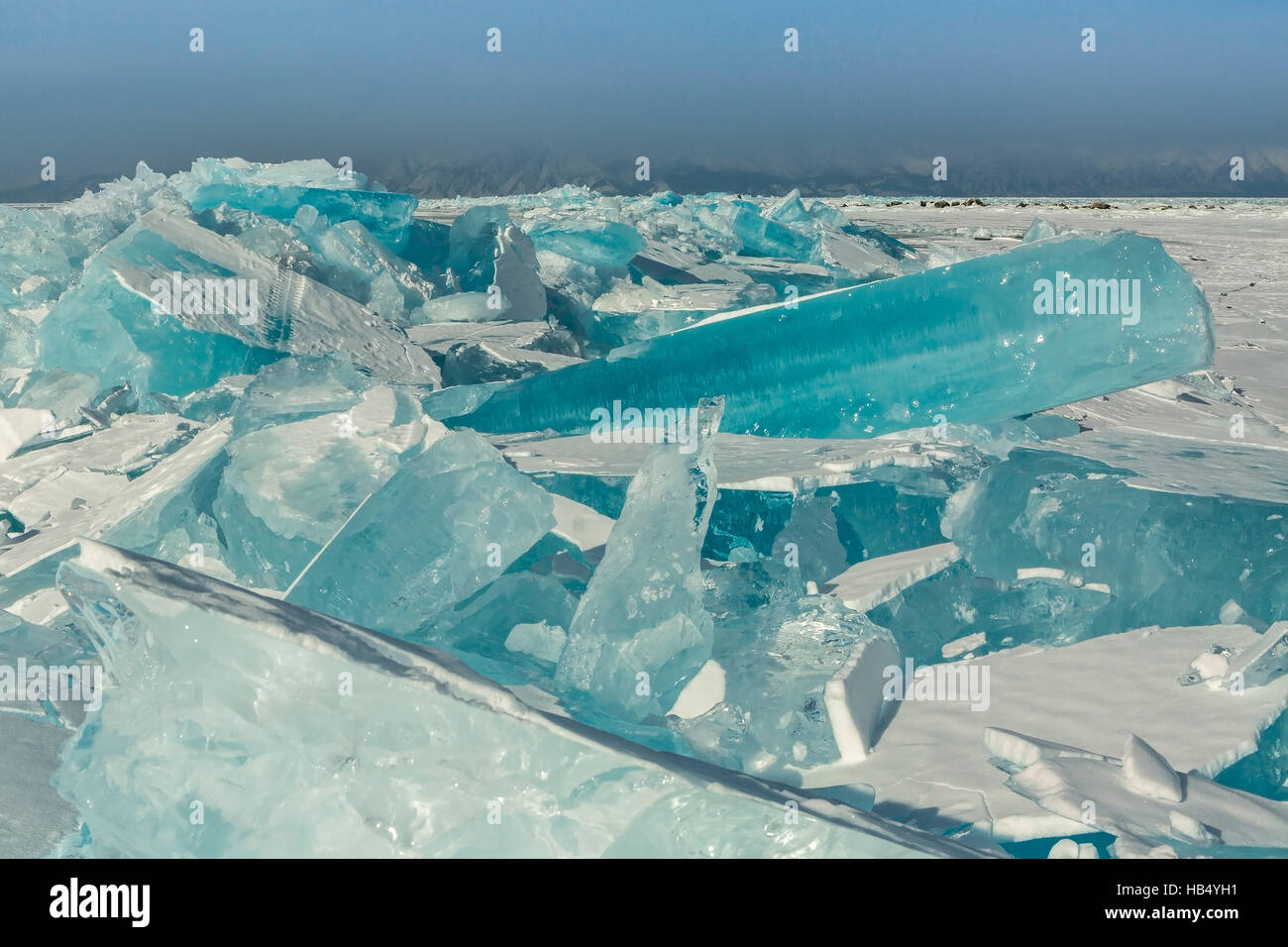 Clumps snow hi-res stock photography and images - Alamy