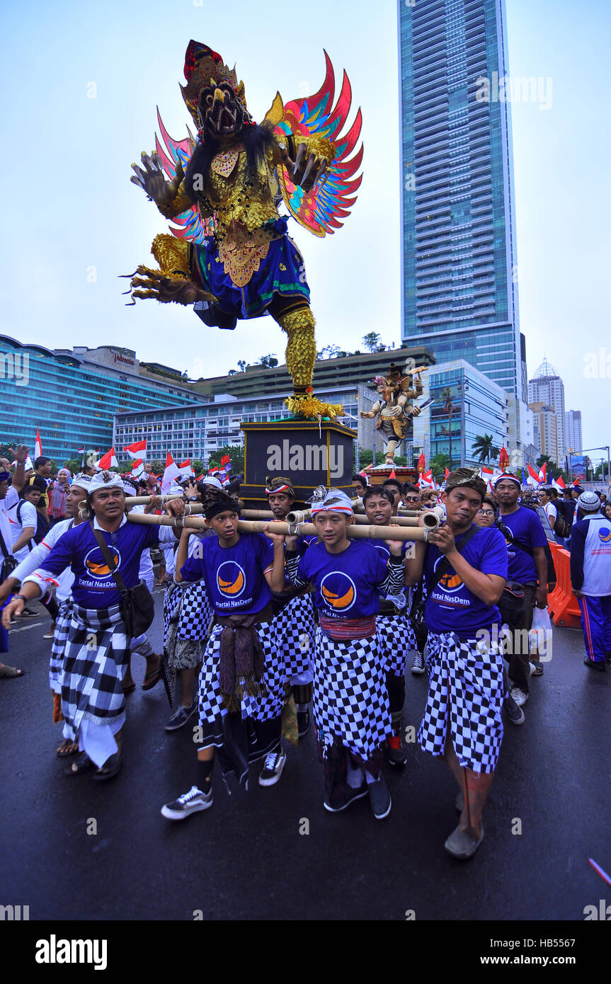 Jakarta, Indonesia. 04th Dec, 2016. A parade of unity life in diversity ...