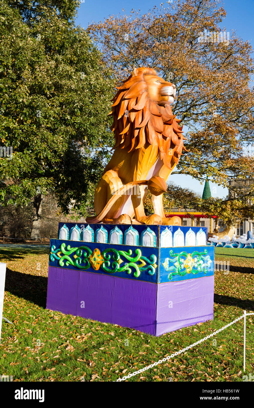 Longleat red train hi-res stock photography and images - Alamy