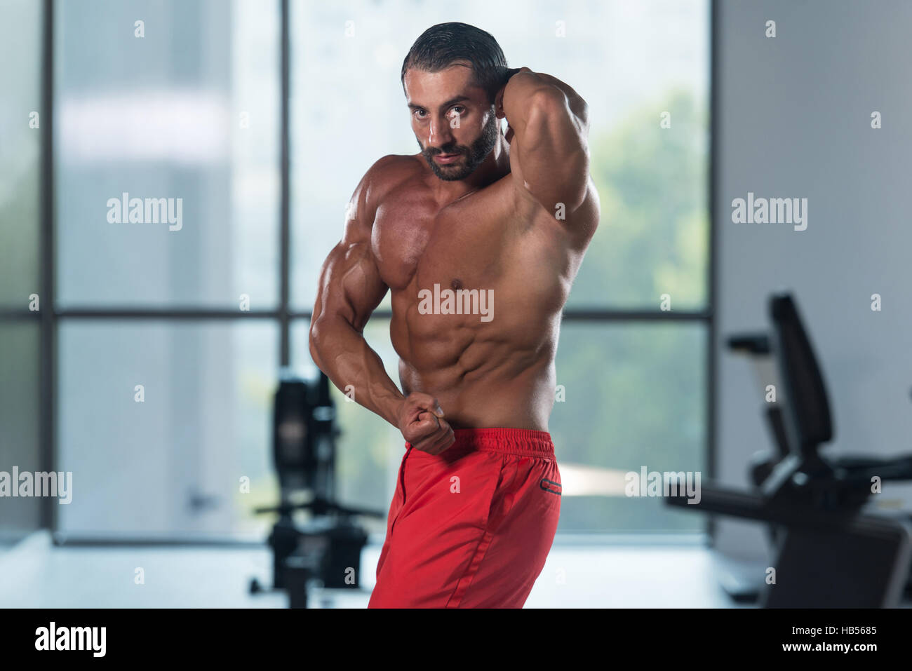 Bodybuilder performing side triceps pose hi-res stock photography and ...