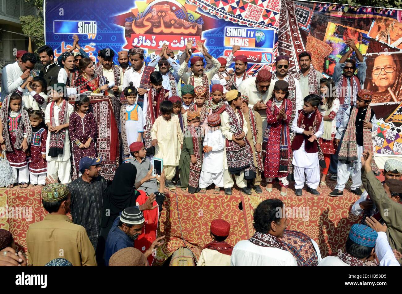 Sindhi dance hi-res stock photography and images - Alamy